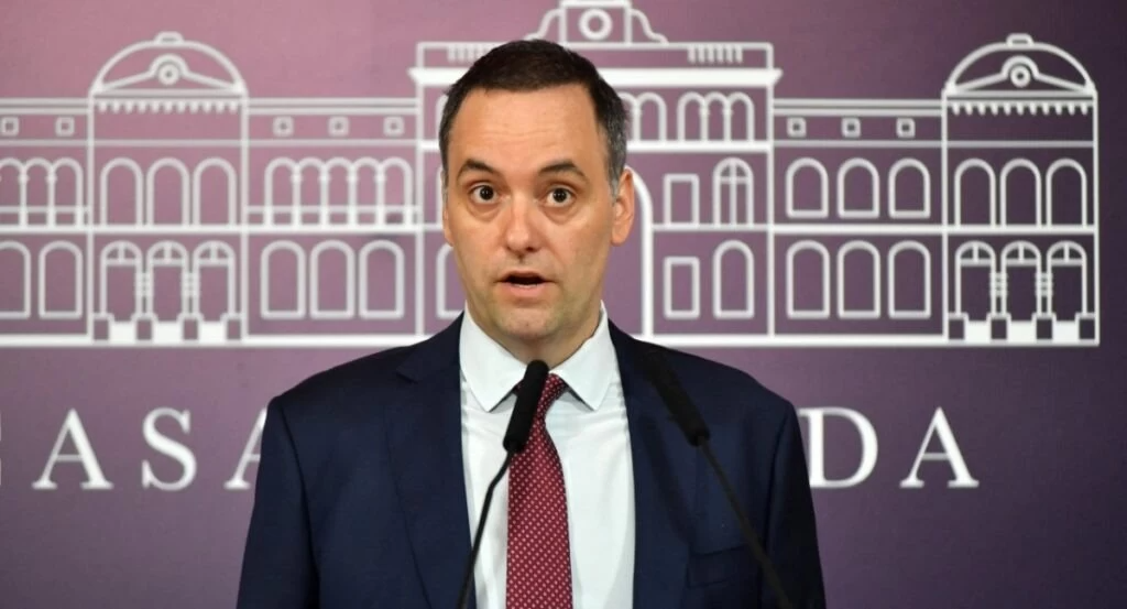 El Gobierno eliminó el feriado del Día del Empleado Público - Lomas ...