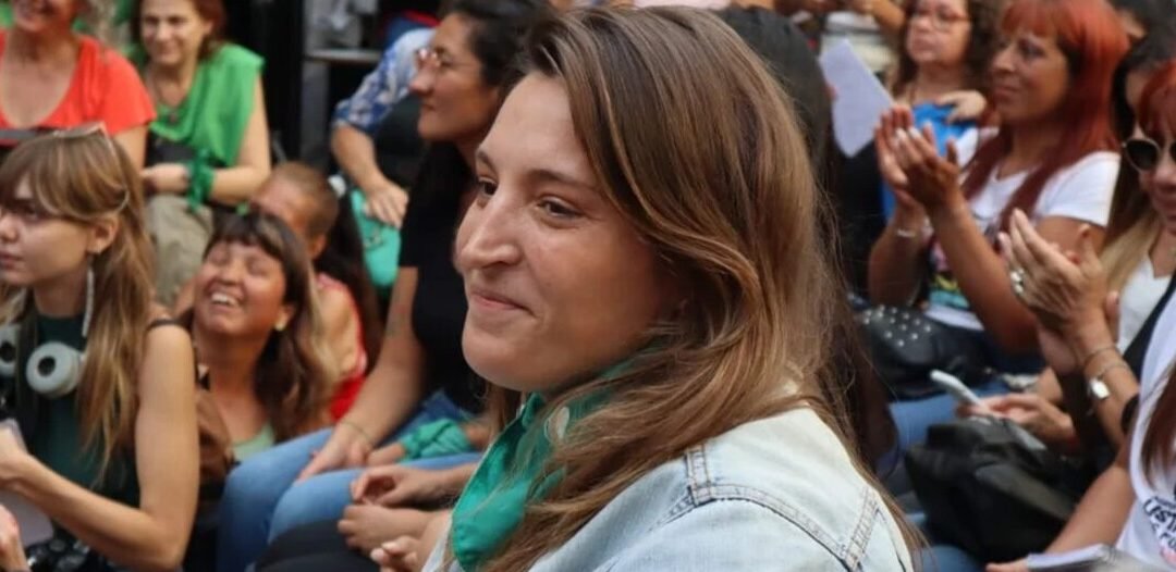 Manuela Castañeira: "No hay espacio para el diálogo, ¡Milei debe ser ...