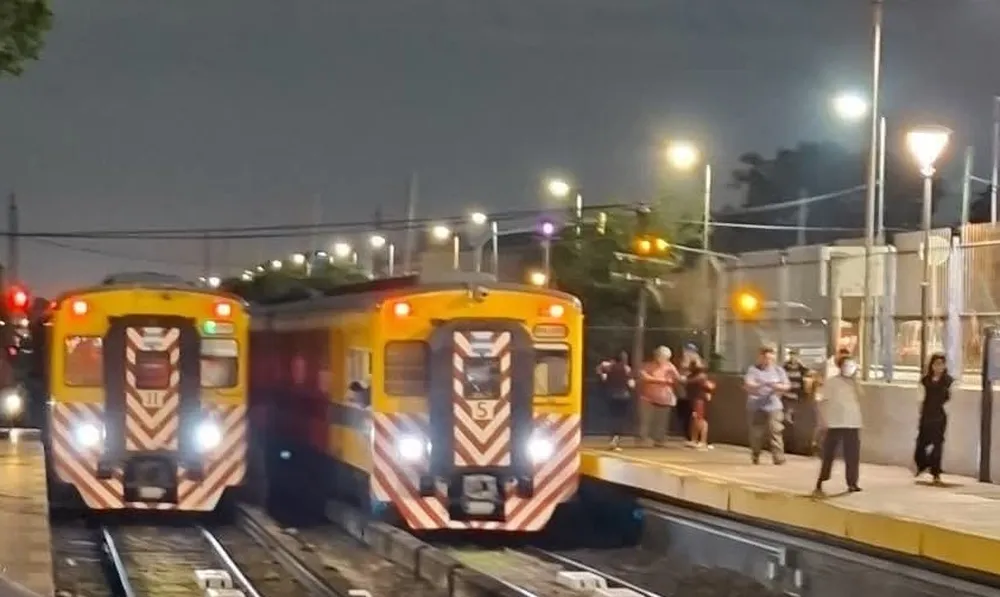 Colisión de dos trenes deja al menos 12 heridos - Lomas Conectado